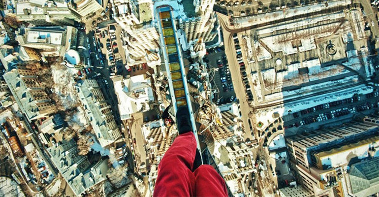 32 Photos of People (Adrenaline junkies) Who Look Fear in the Eyes