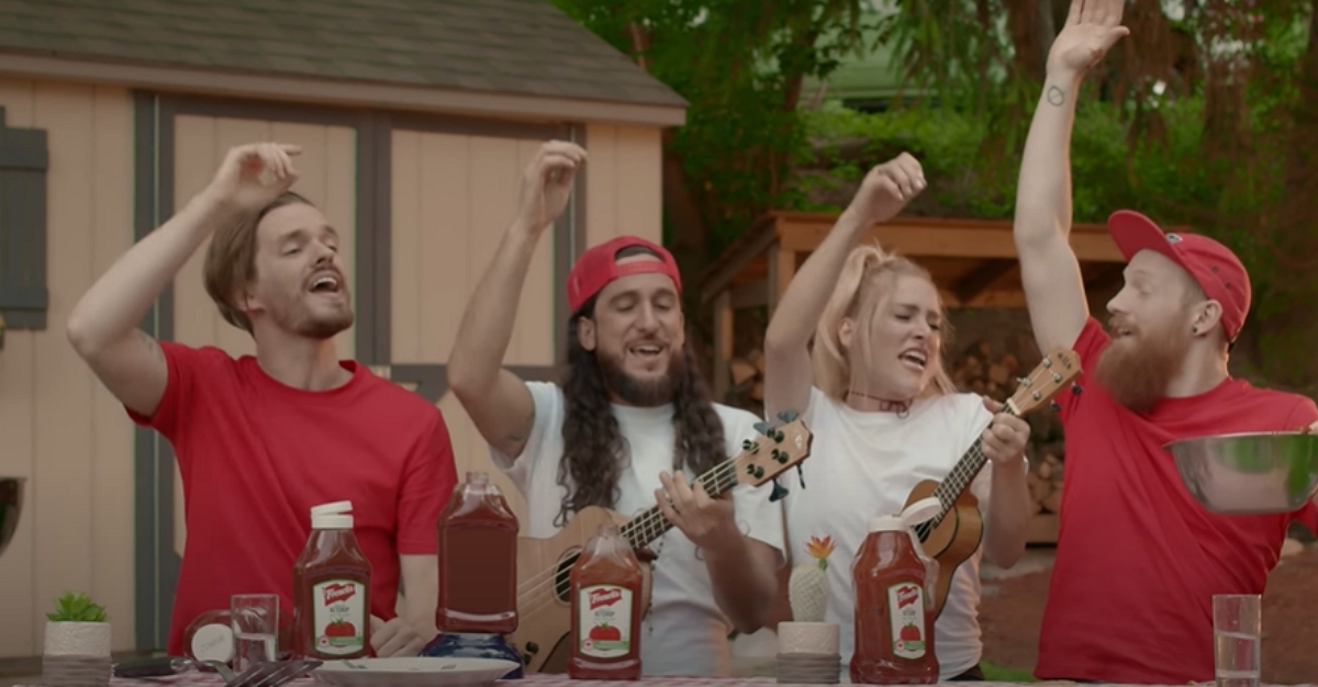 Walk off the Earth Perform Epic Rendition of "O Canada" For Canada Day